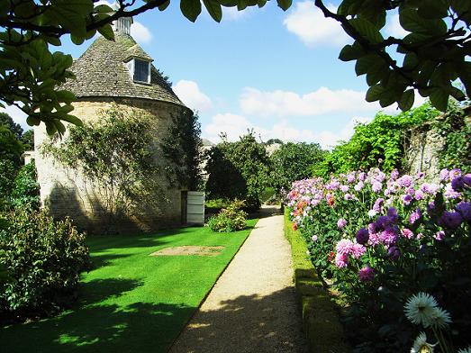 Rousham House Garden & places to stay - Great British Gardens