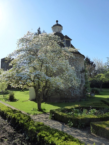 Rousham House Garden & places to stay - Great British Gardens