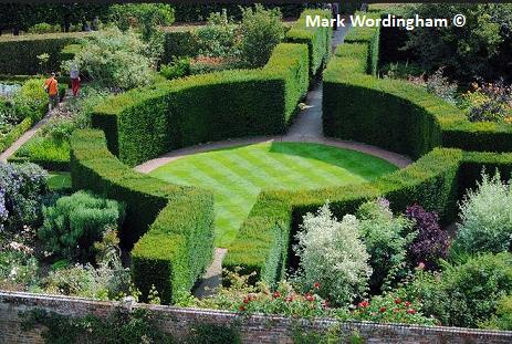 Sissinghurst Castle Gardens, information, map and places to stay and ...