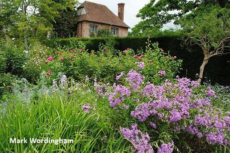Sissinghurst Castle Gardens, information, map and places to stay and ...